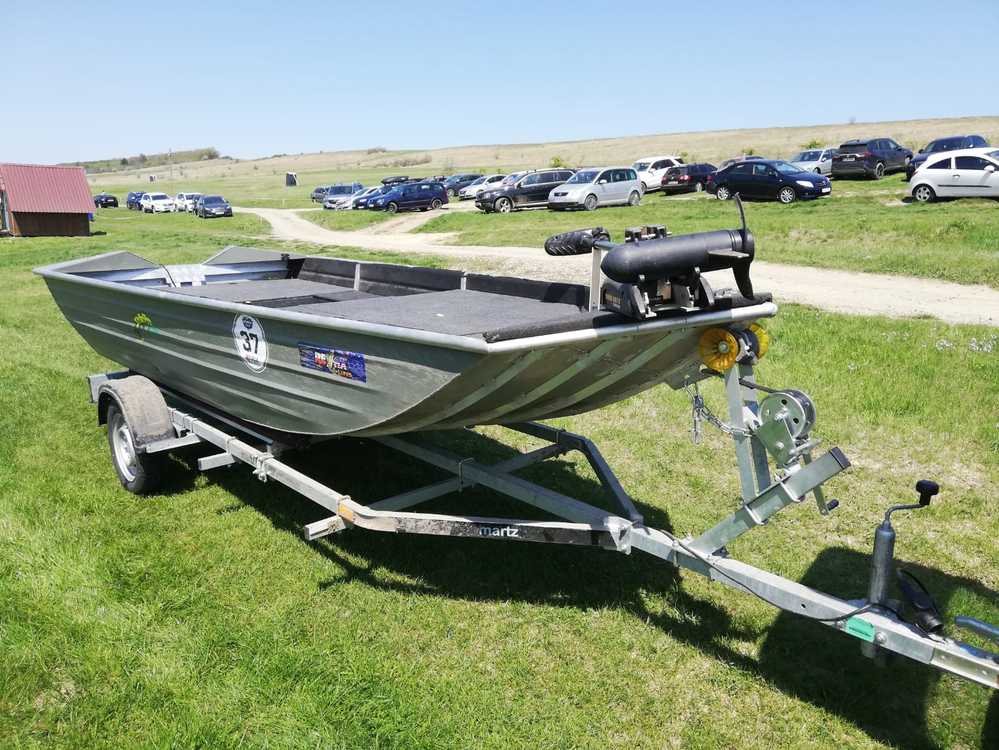 PRO BARCA - Vand barca ALUMINIU 4.5 M + motor + peridoc