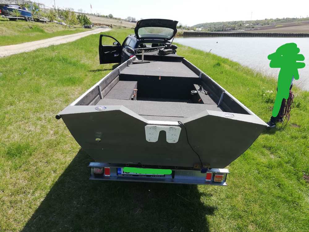 PRO BARCA - Vand barca ALUMINIU 4.5 M + motor + peridoc