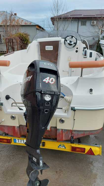 PRO BARCA - Vand barca Quicksilver 470 + motor 40 CP + peridoc