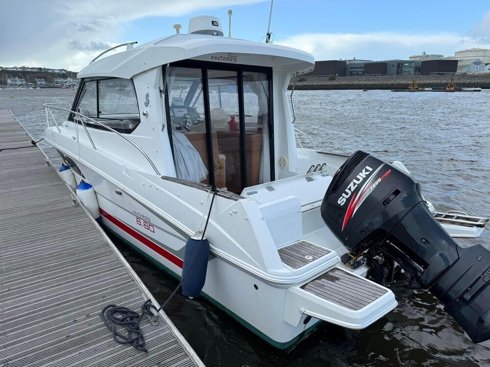 PRO BARCA - Vand barca Beneteau Antares 8.80 + motor 300 CP