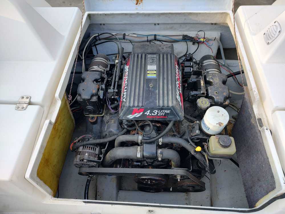 PRO BARCA - Vand barca QUICKSILVER 625 + motor 230 CP + peridoc